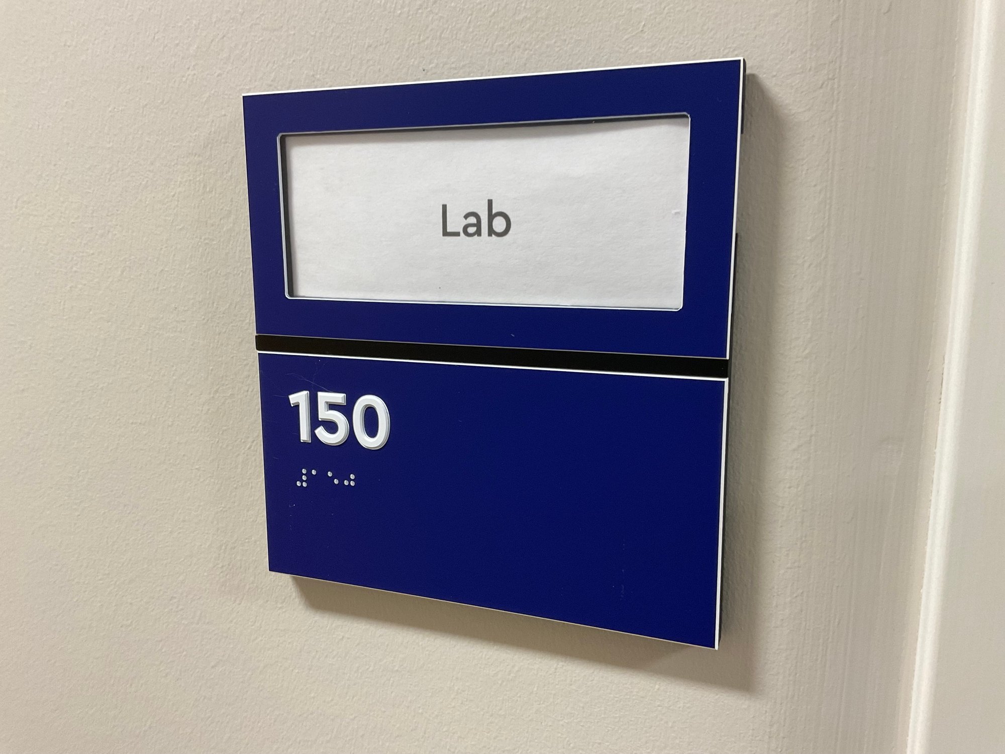 A Facility Signage Package in New Providence, NJ, Welcomes Patients